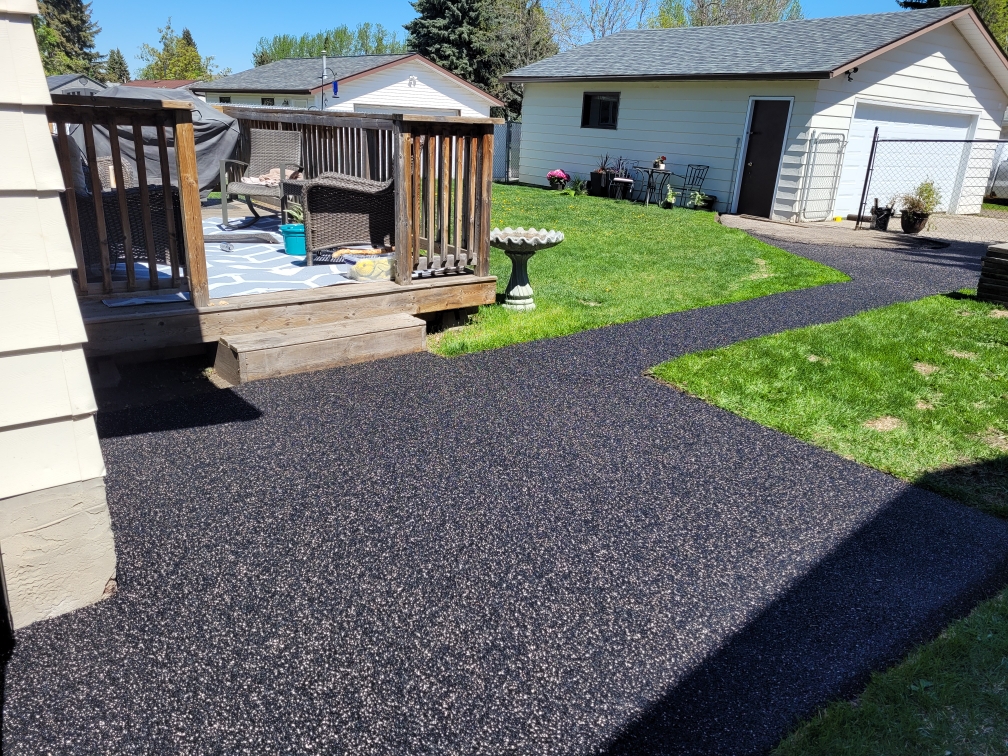 How Does Rubber Paving Enhance The Appearance Of Your Driveway?